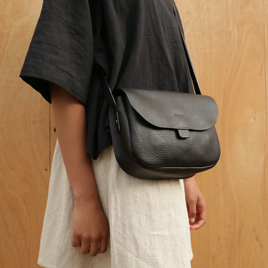 Black Midi Orbed Tab Bag – Kate Sheridan