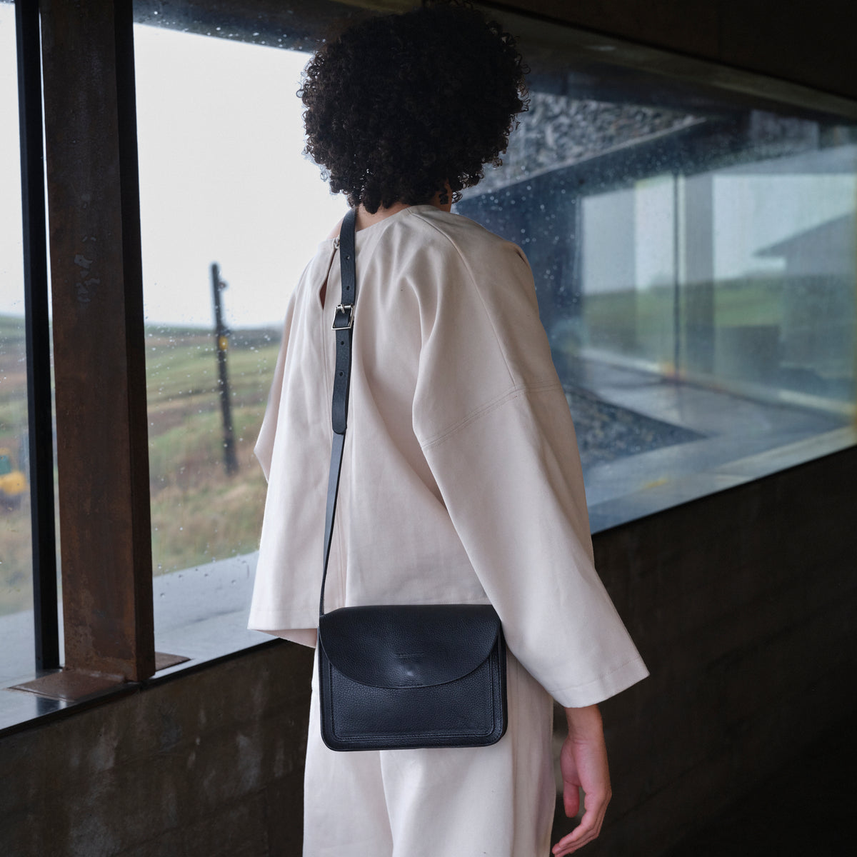 Black Hull Bag – Kate Sheridan